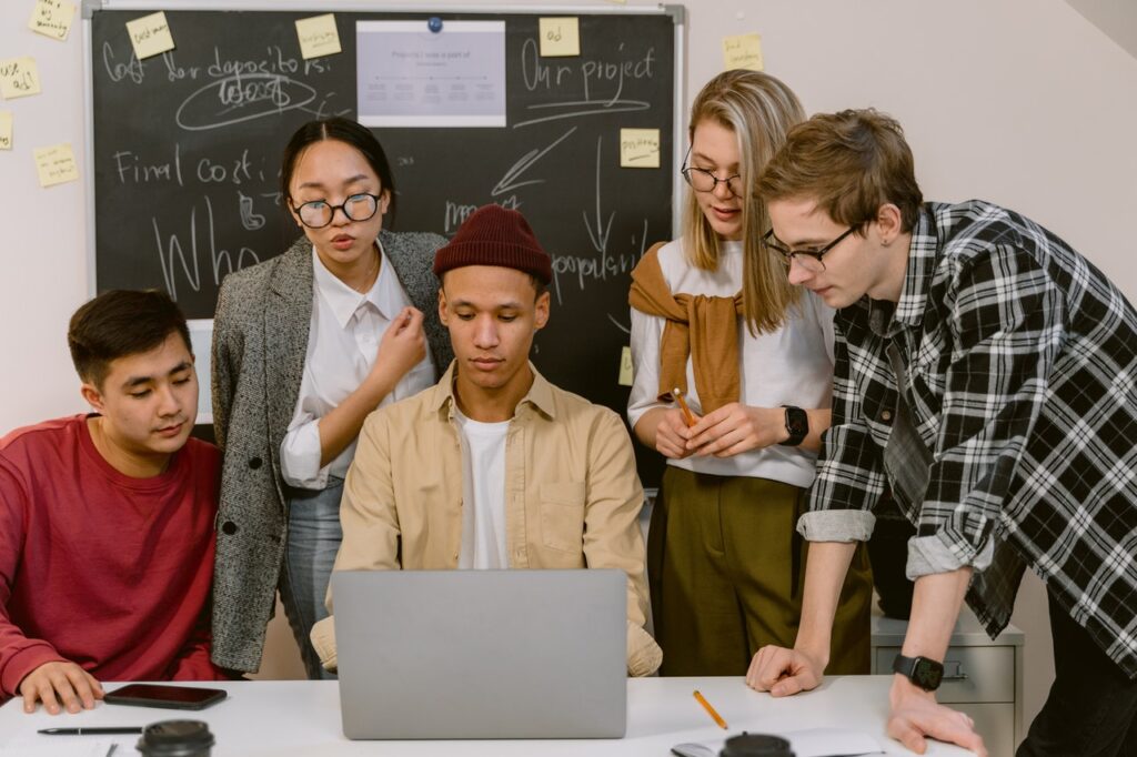 Creating Synergy through Group Interaction - How to Manage and Enhance ...